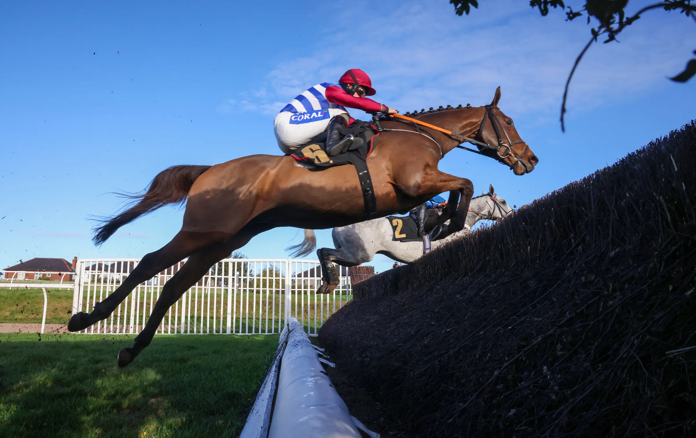 Thunder Rock to stay over fences after Colin Parker success