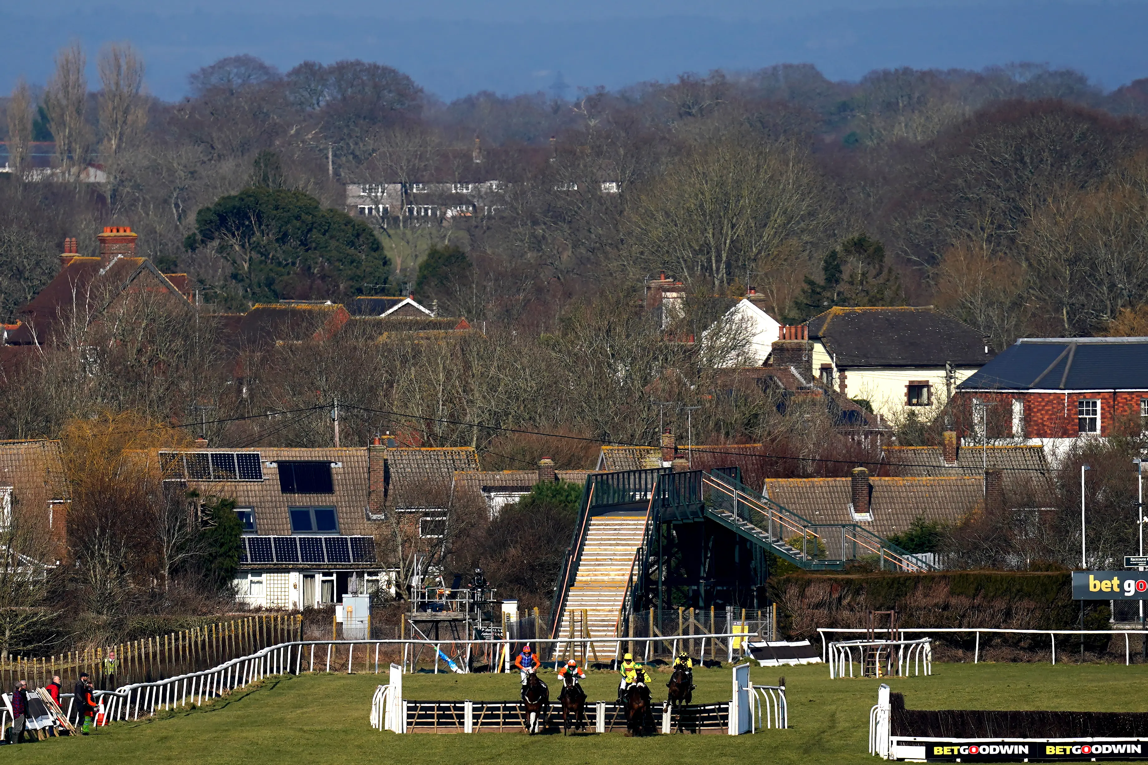 No British jump racing on Sunday as cards lost to cold snap
