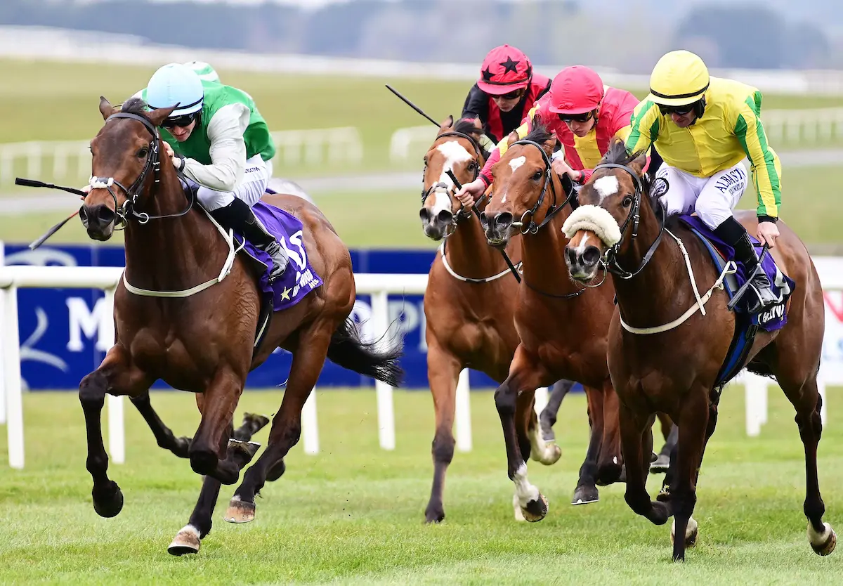 Keane and Lee to resume title battle at Curragh on Wednesday