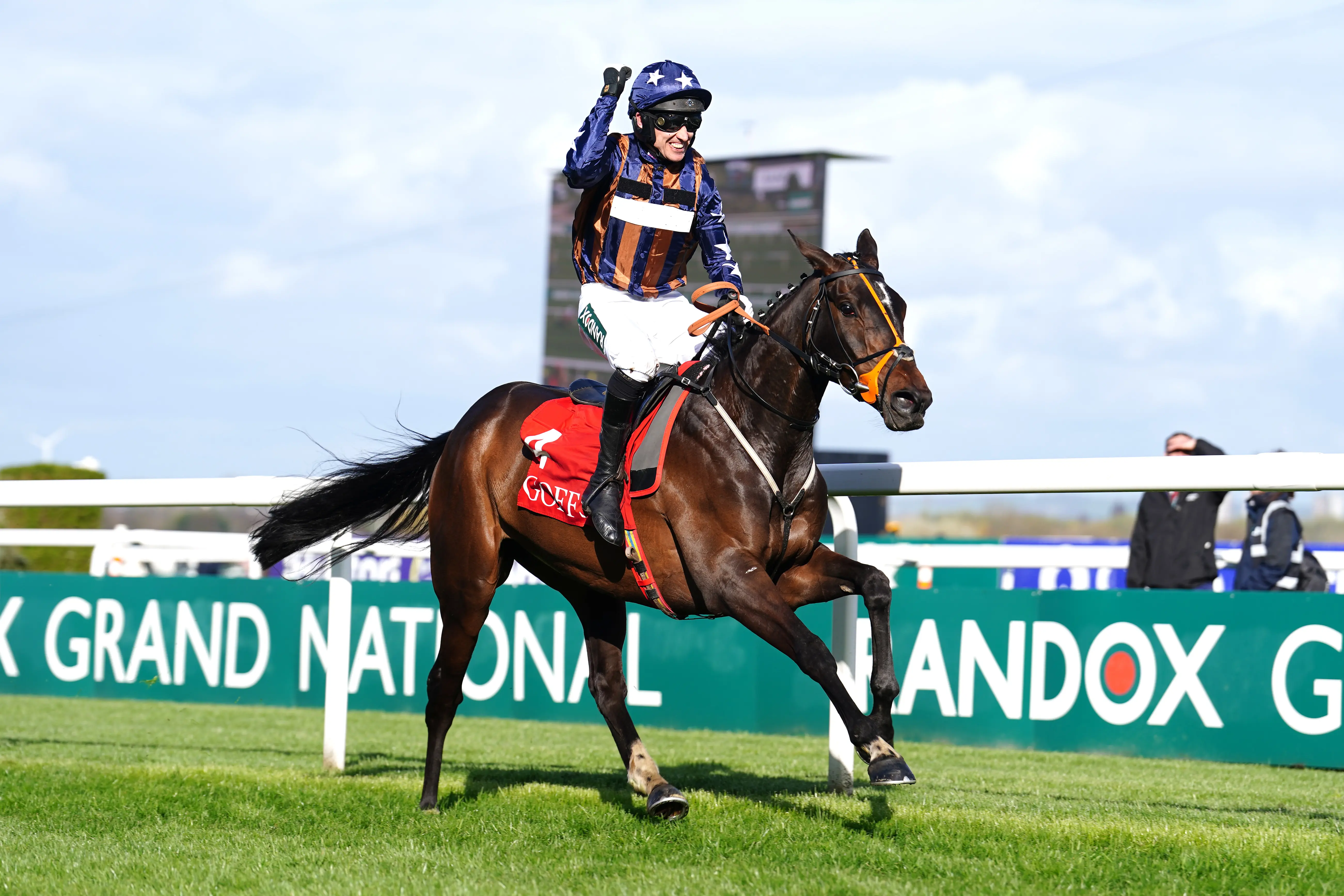 Dysart Enos secures smooth success on hurdles debut