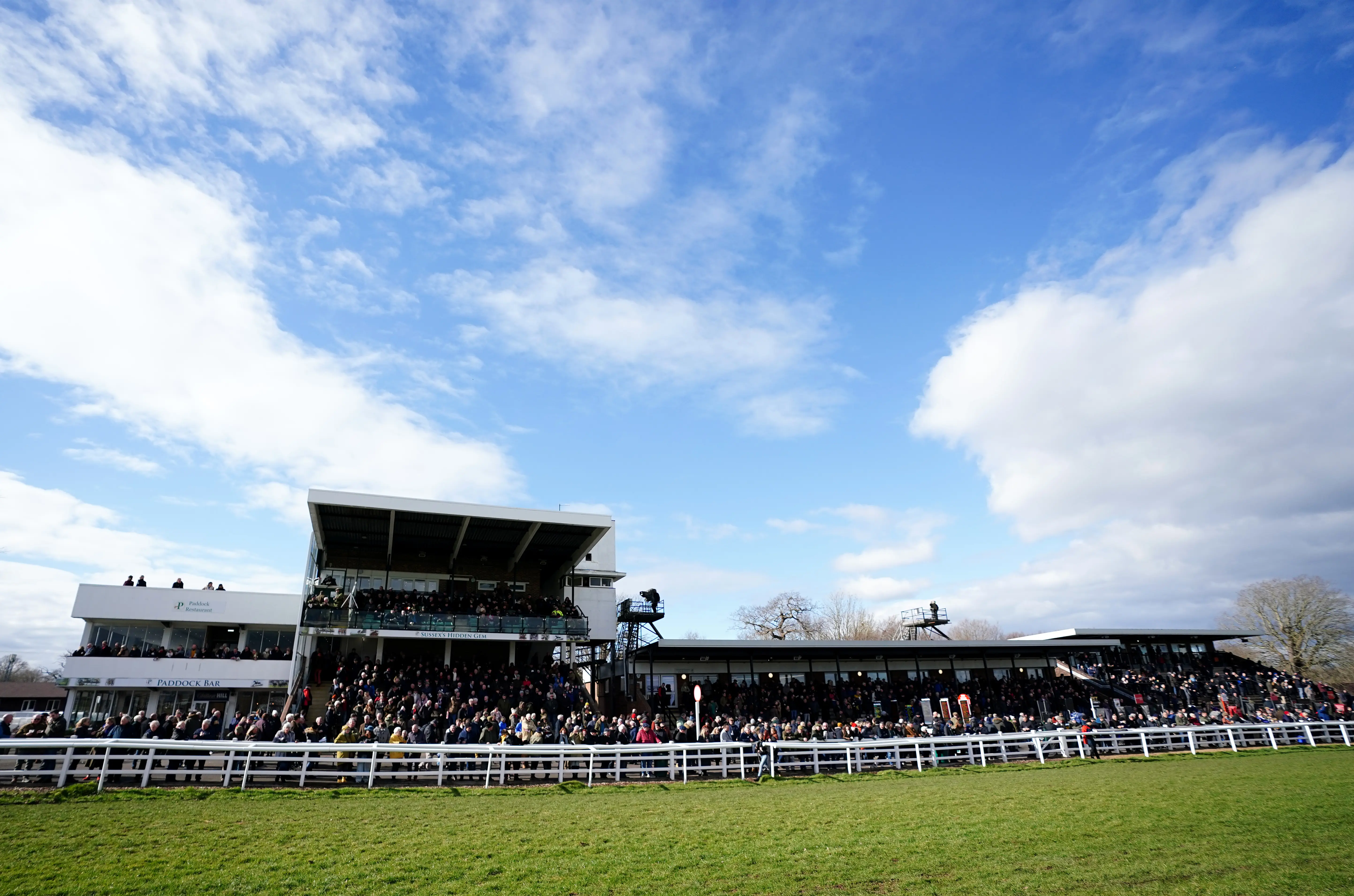 Chepstow, Plumpton and Naas all cleared for Sunday racing