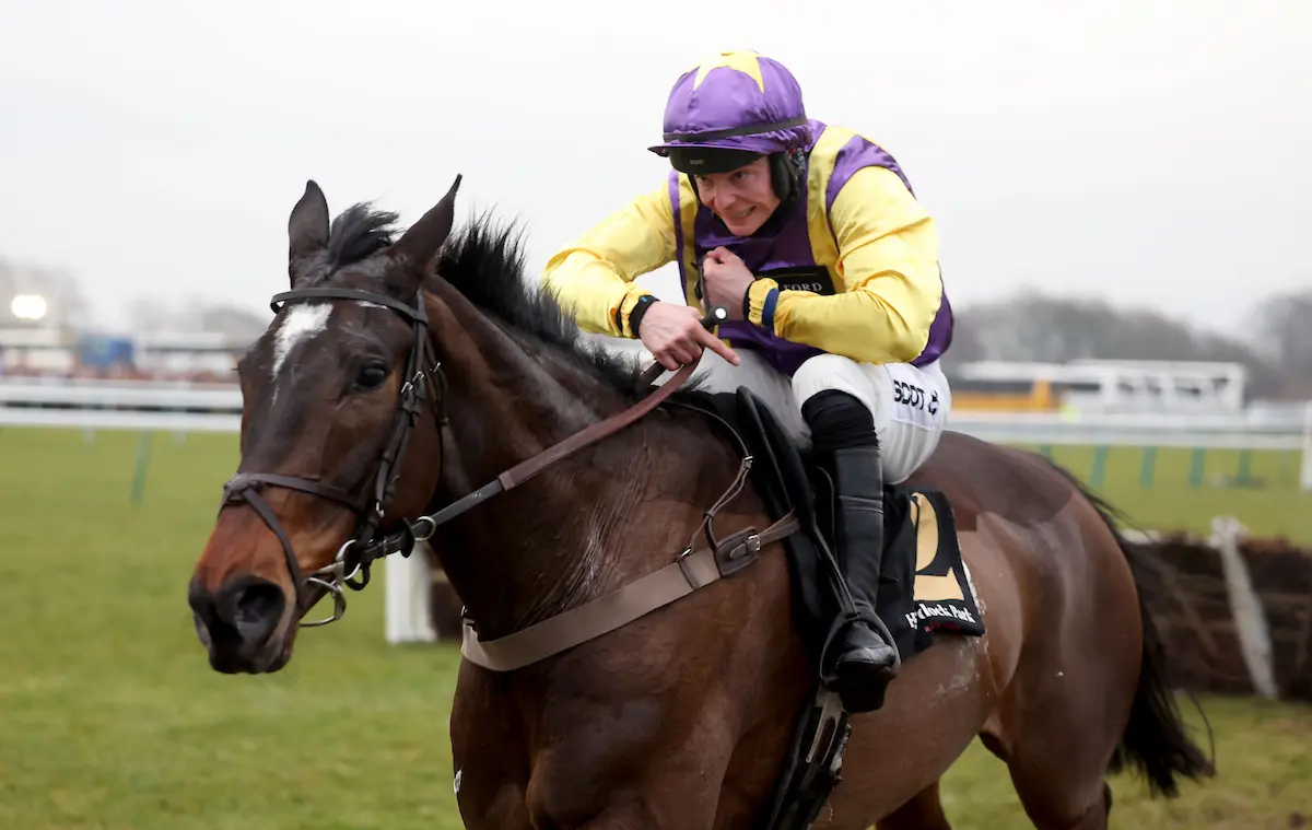 Aintree countdown: Hamilton seeks landmark win with Battle Born Lad