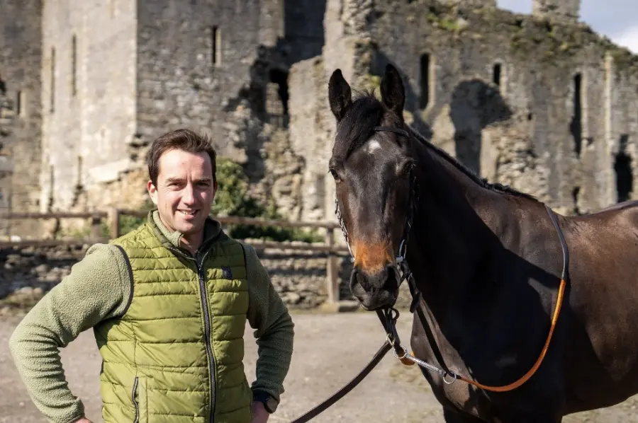 Cartmel syndicate horse At Vimeiro makes Jumps' debut at track